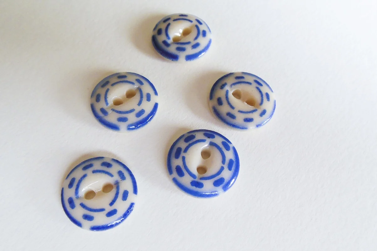 Porcelain/China — 183 Vintage Buttons