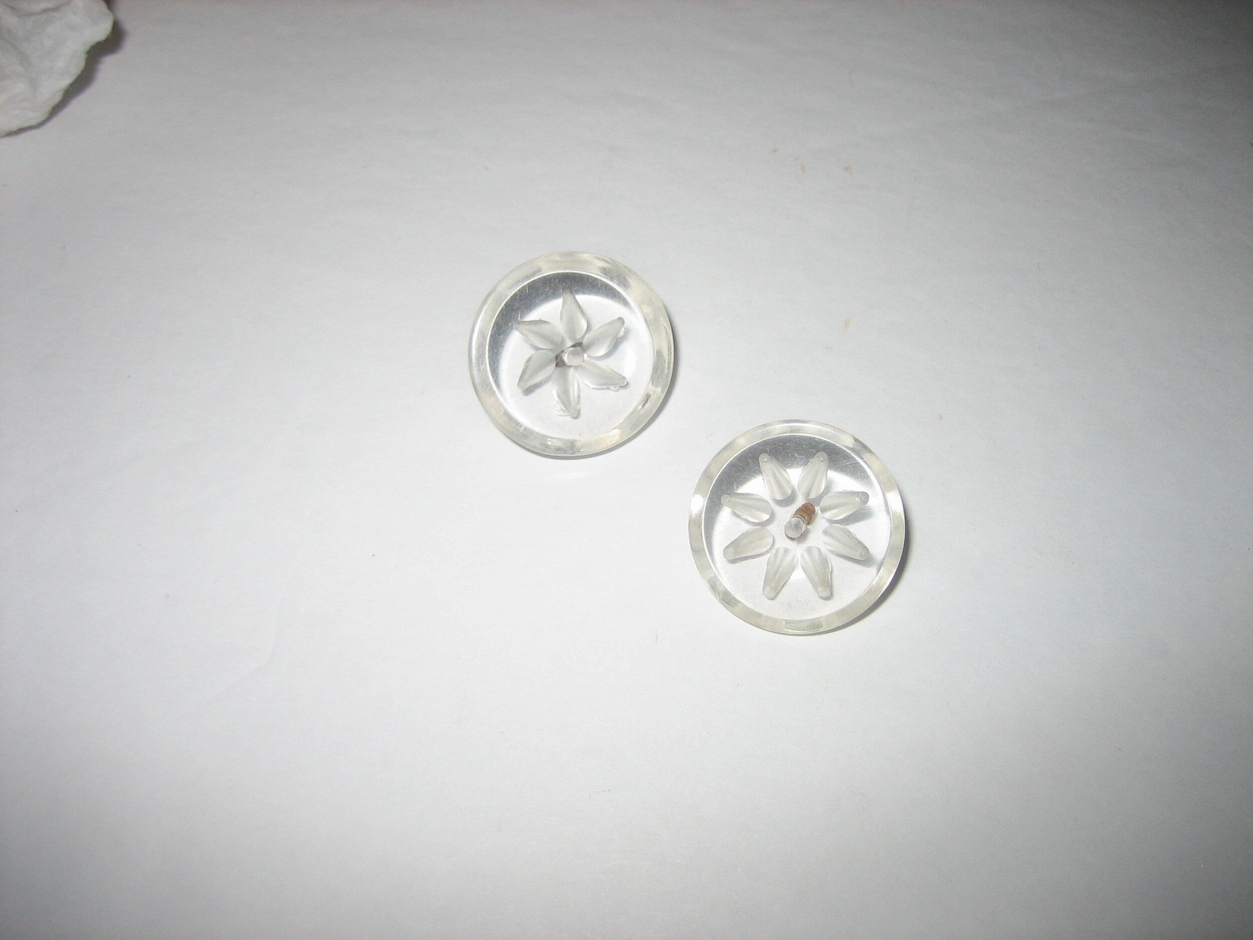 Lucite — 183 Vintage Buttons