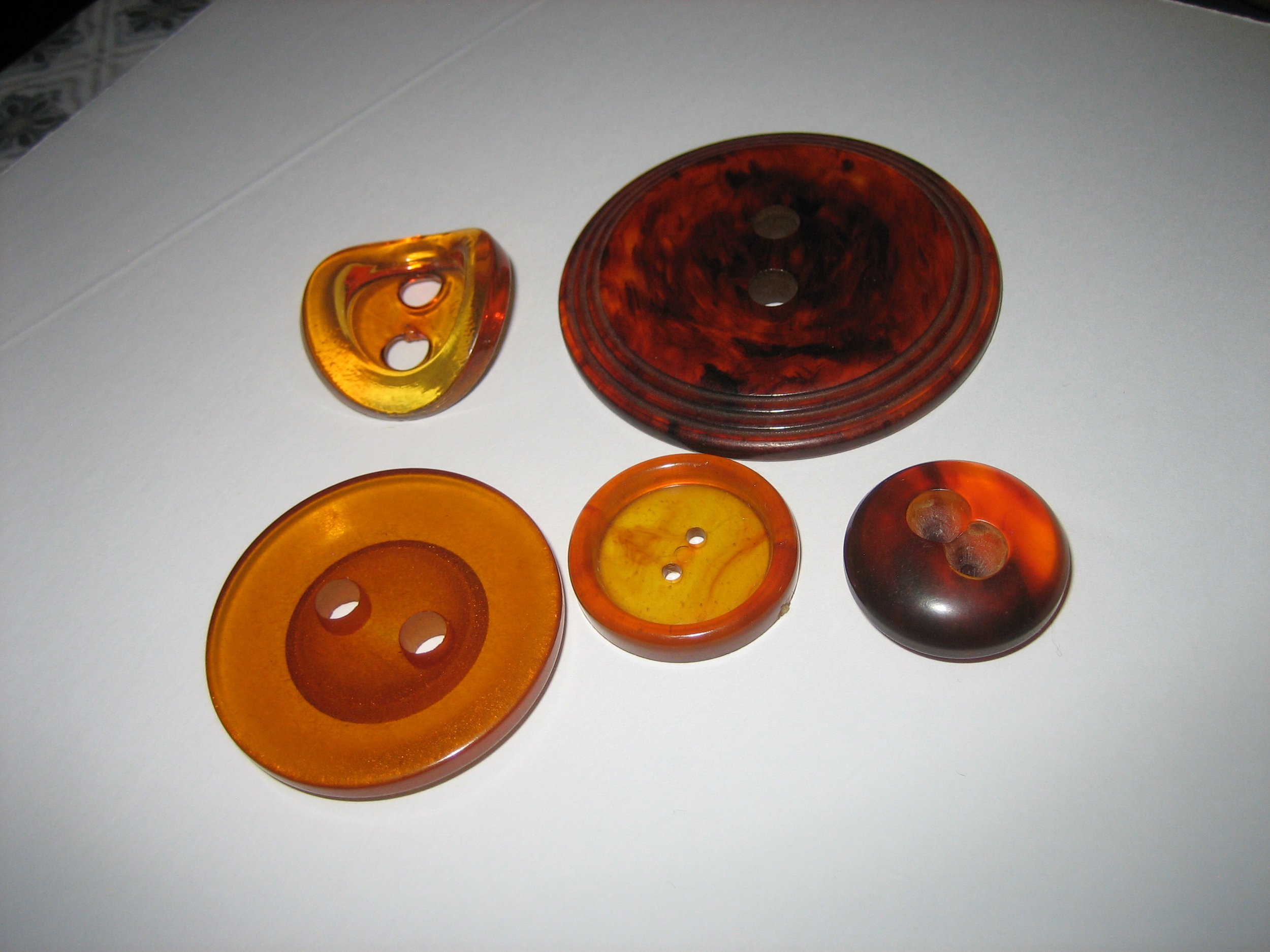 Bakelite — 183 Vintage Buttons