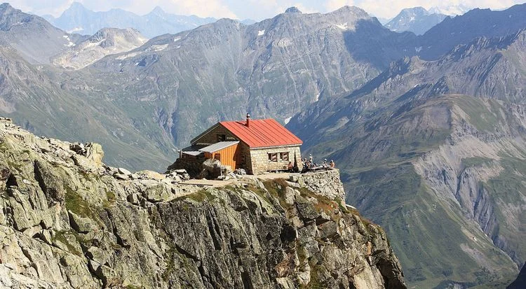 Alpine Huts — Switzerland Program
