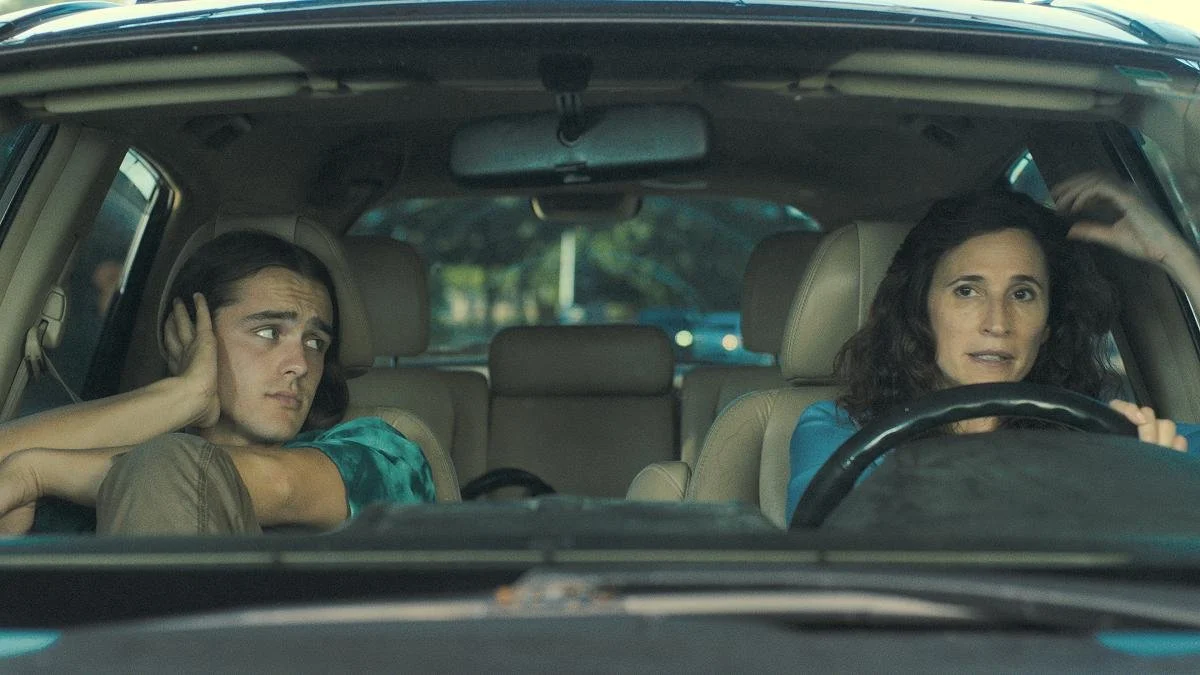 SUZE - CHATTING WITH STARS MICHAELA WATKINS and SARA WAISGLASS — Smart Entertainment Group