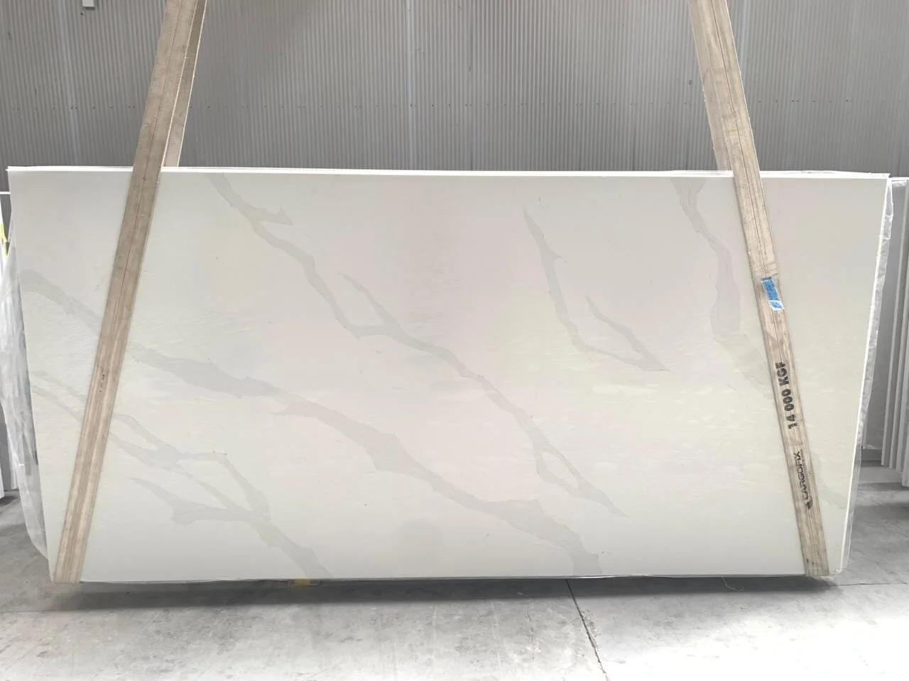 Placas TopZstone — Ninham Quartz Rocks