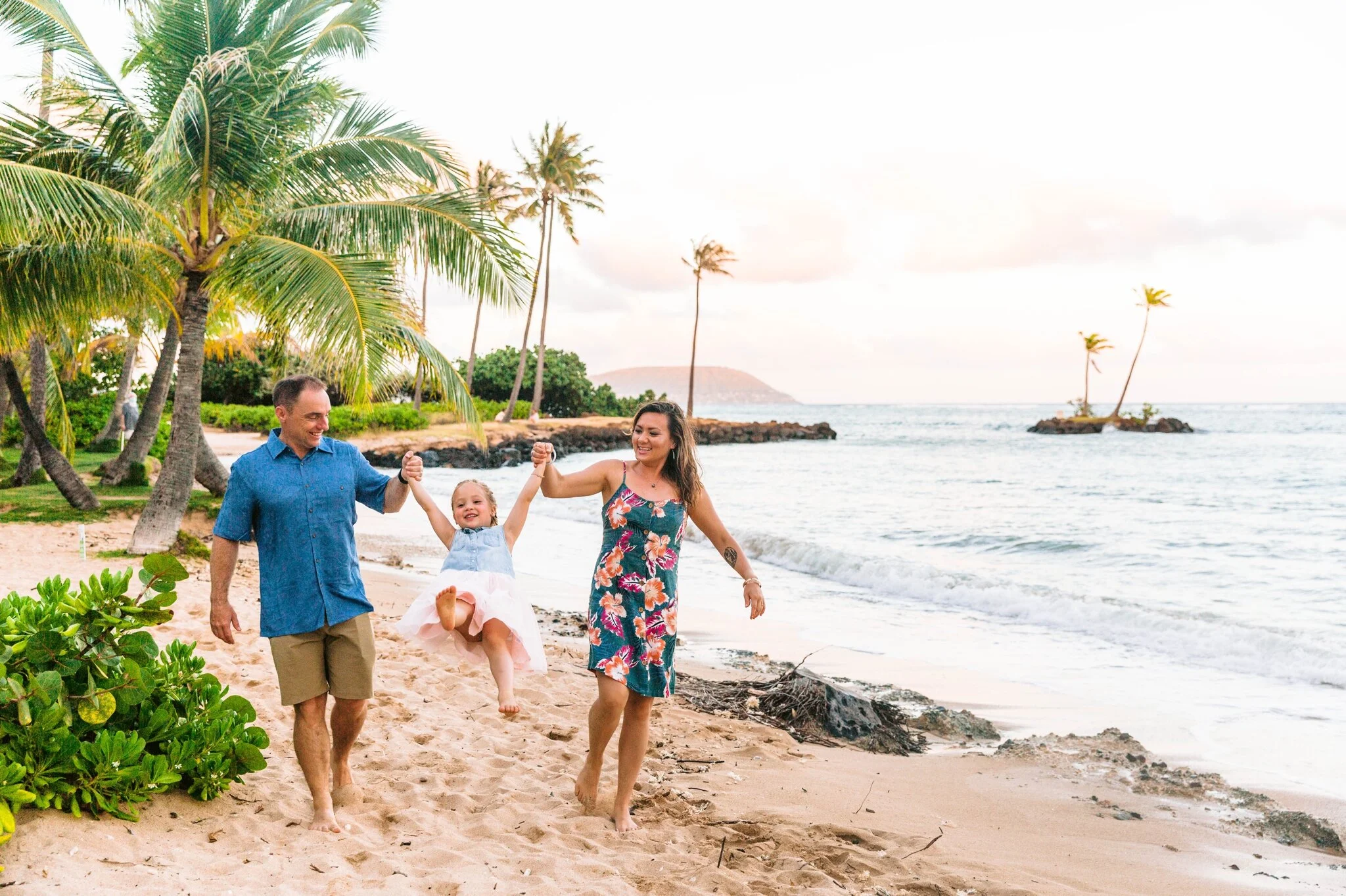 Extended Family Photography Session at Waialae Beach - Oahu ...