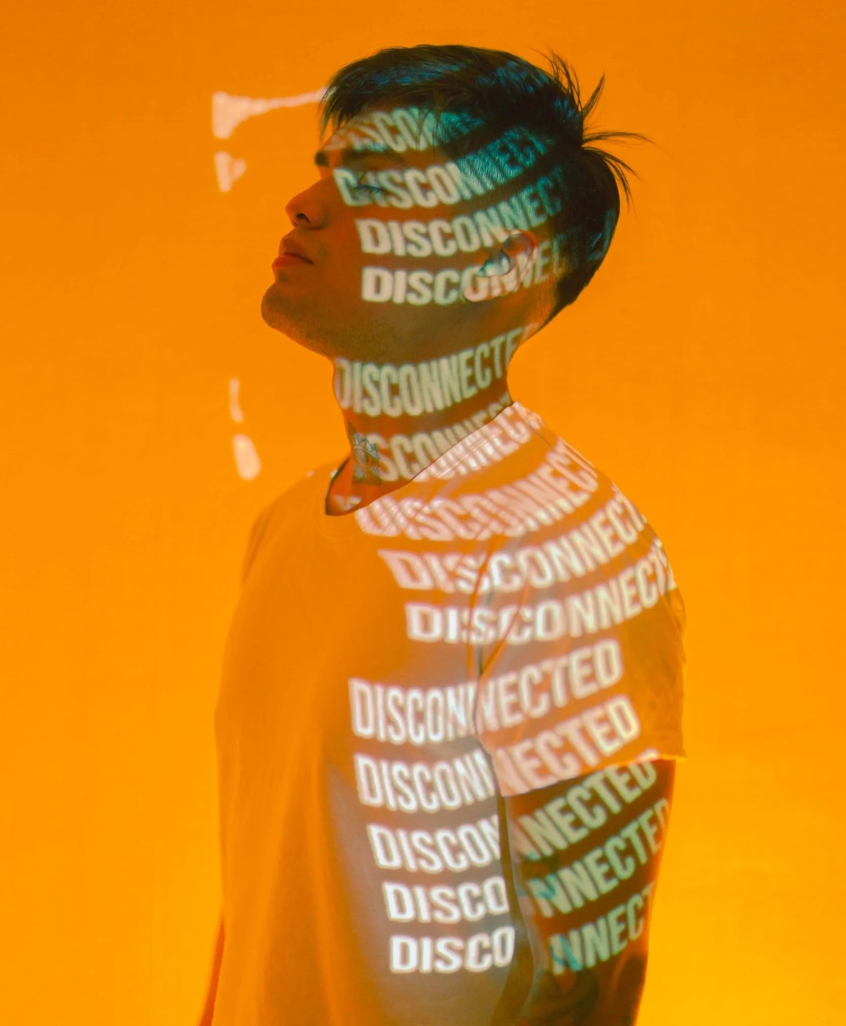 Disconnect 2022 Movie Poster