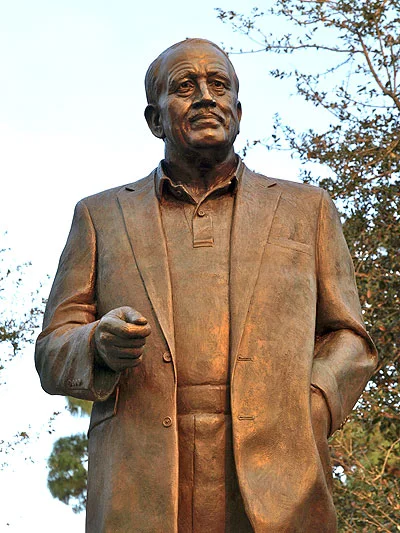 John D. MacArthur Statue — Zenos Frudakis