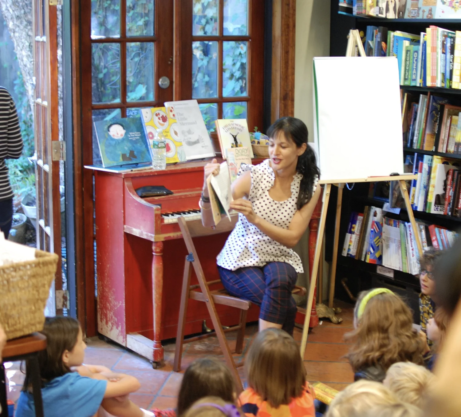 about — abby hanlon, author and illustrator of Dory Fantasmagory, a ...