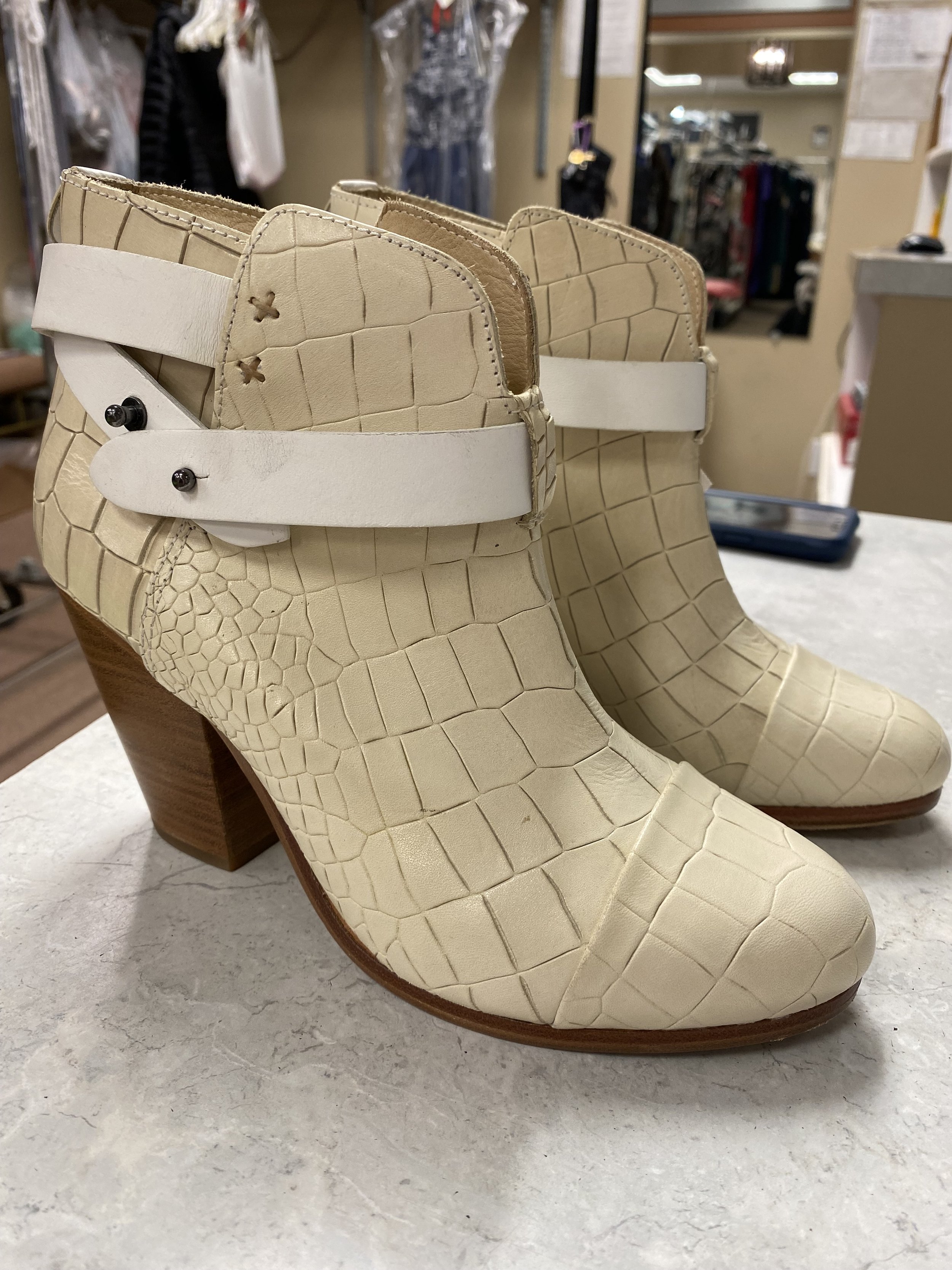 Shoes — Encore Resale Fashions