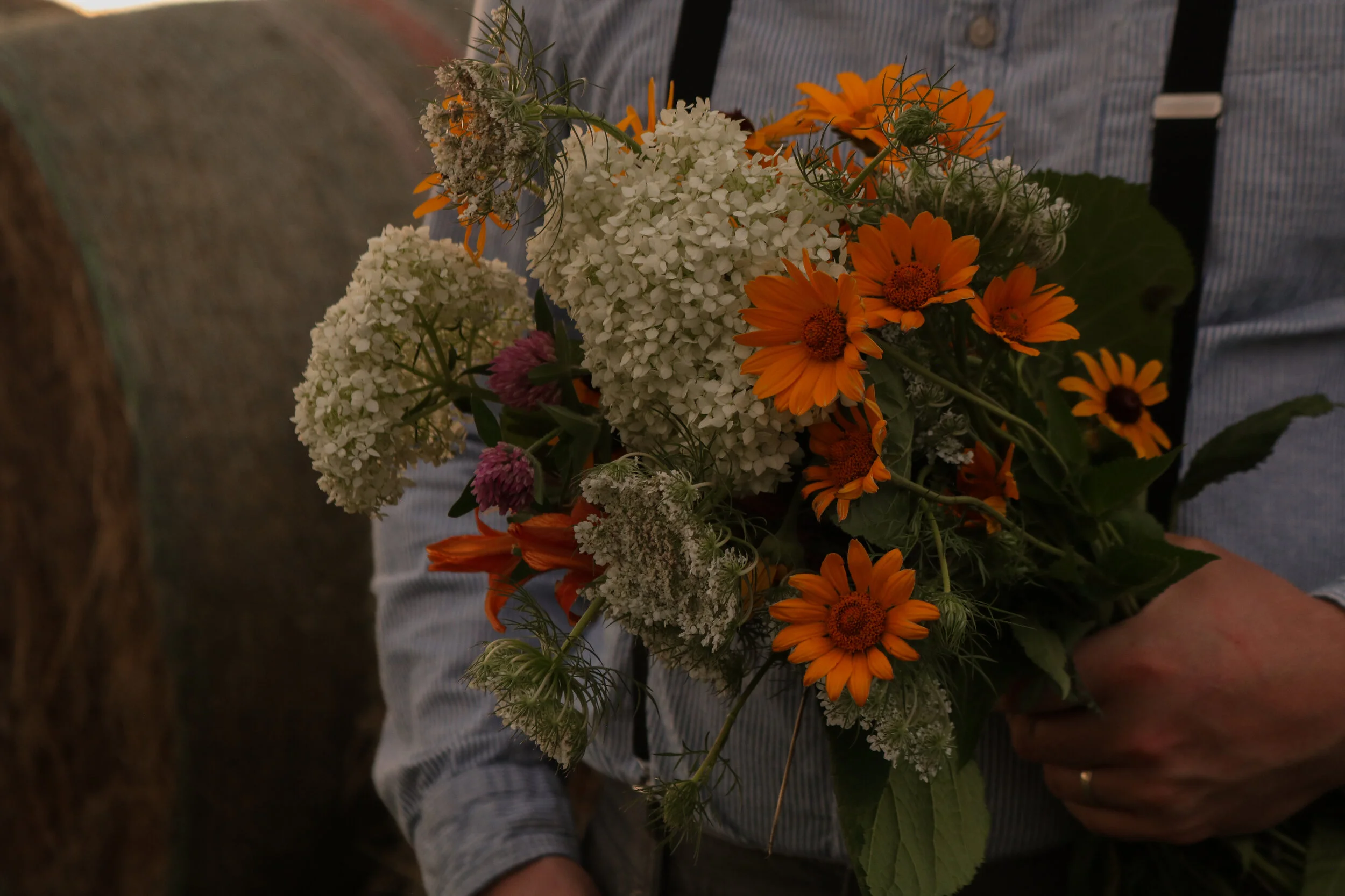 Foraging a Summer Wildflower Bouquet — Under A Tin Roof™