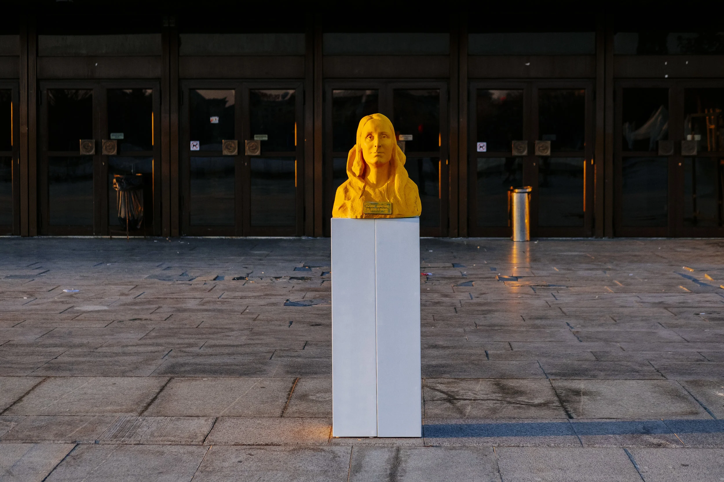 These pop-up sculptures reclaim public space for women — Fine Acts