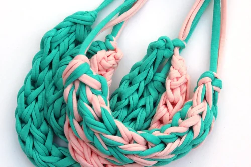 How To Finger Knit - Knitting The Rows — Gathering Beauty