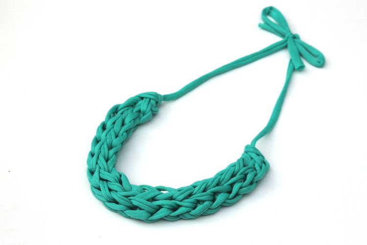 How To Finger Knit Knitting The Rows — Gathering Beauty