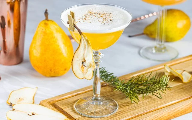 You have got to give this Pear Drop-inspired cocktail recipe a go today ...