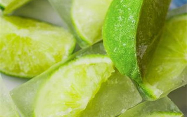 12 Ice Cube Hacks That Will Impress Your Drink Buddies Next Gin O'Clock ...