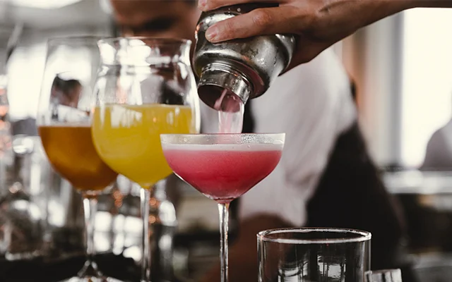 Cocktail shaking vs stirring: everything you need to know — Craft Gin ...