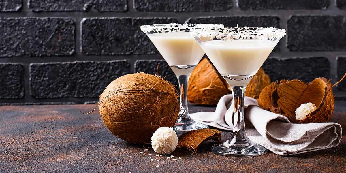 This lamington-inspired chocolate and coconut cocktail is perfect for ...