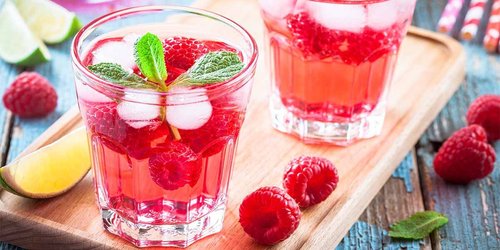 This refreshing gin, strawberry and raspberry cocktail is the perfect ...
