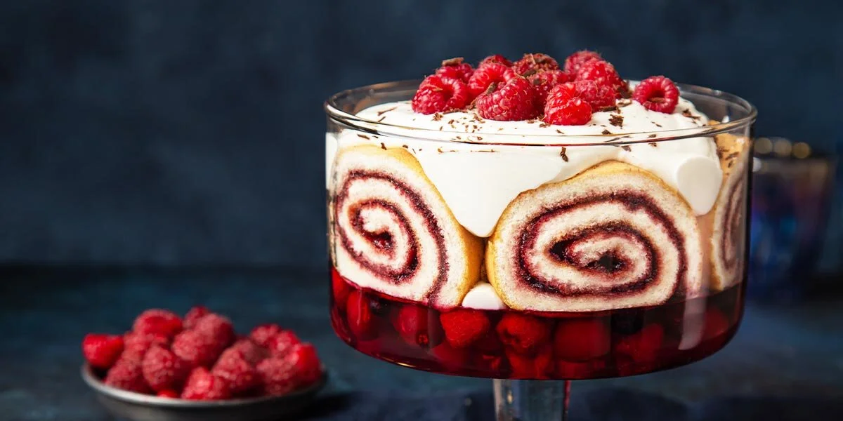 This festive RASPBERRY GIN TRIFLE is the perfect Christmas dessert ...