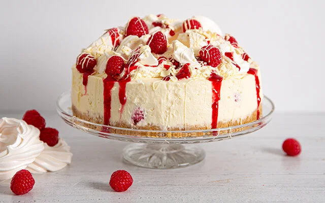 This Eton Mess Cheesecake recipe is made with gin, raspberries and ...
