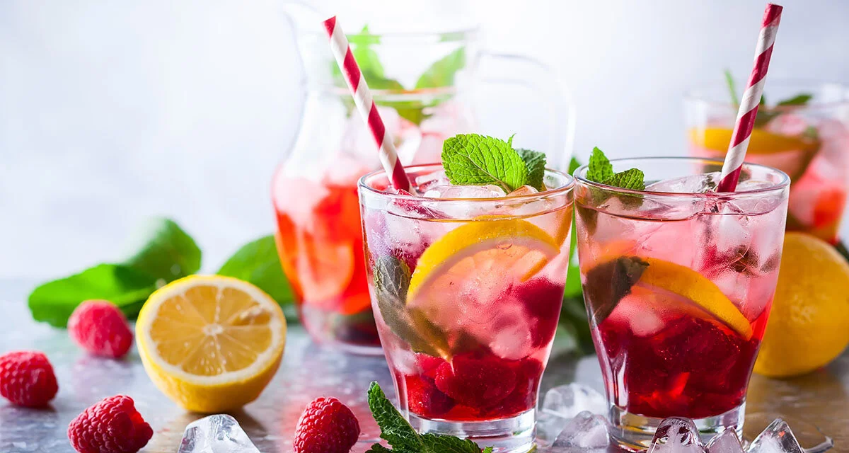 This refreshing raspberry and lemon gin punch is simply delicious ...