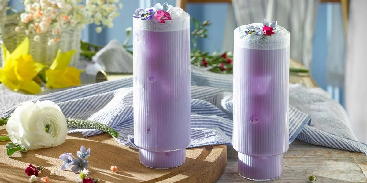 This beautiful spring Violet Gin Fizz uses colour-changing gin! — Craft ...