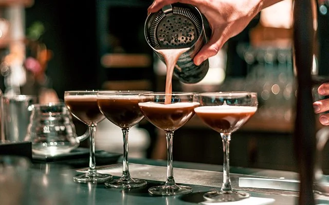 Here's how to use everything in a cocktail shaker kit to make the ...