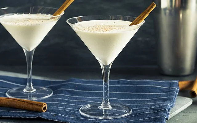 This Chocolate Hazelnut Martini is the ultimate party pleaser for the ...