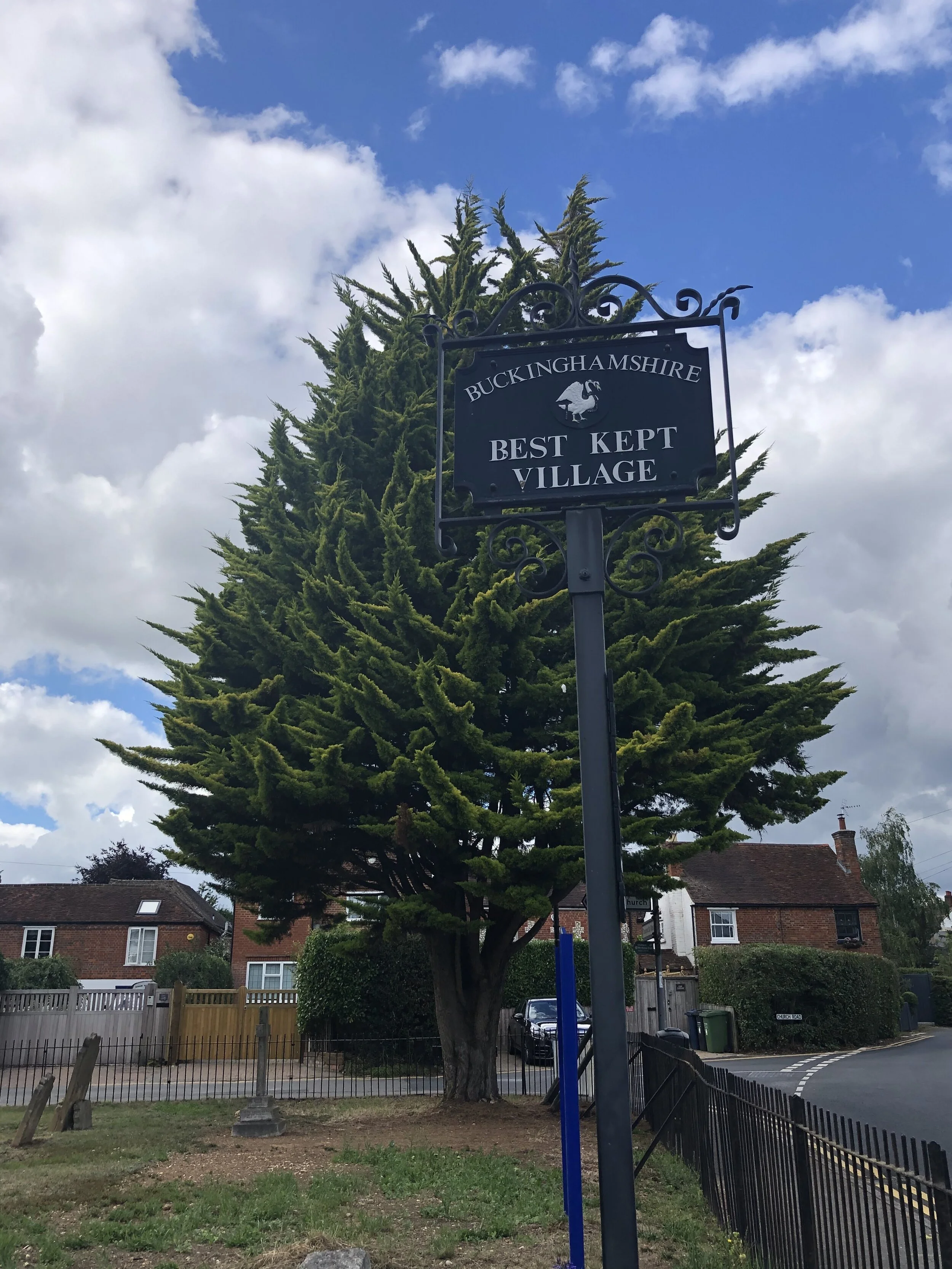 Chiltern Walks: Beaconsfield, Knotty Green and Seer Green — Richard Gower