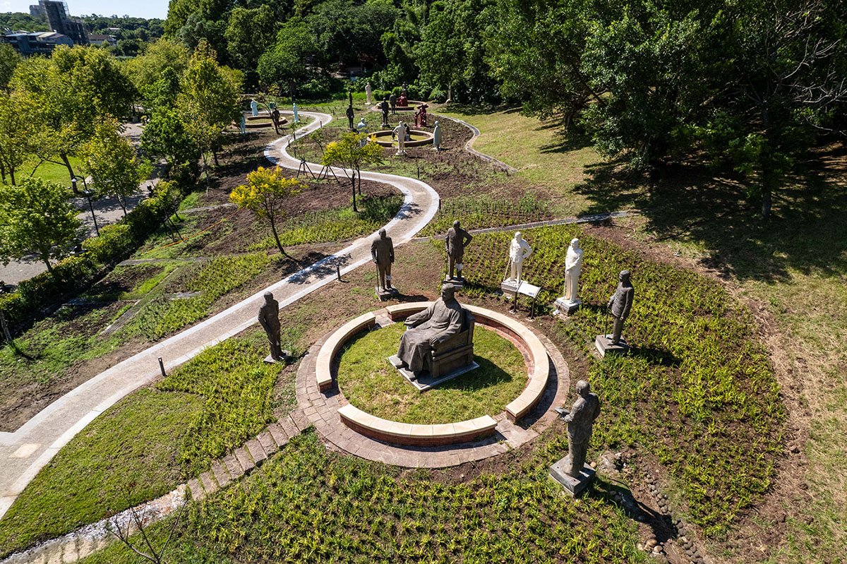 Parc de sculptures de Cihu : 150 statues en exil à Taïwan — Jonathan B. Roy