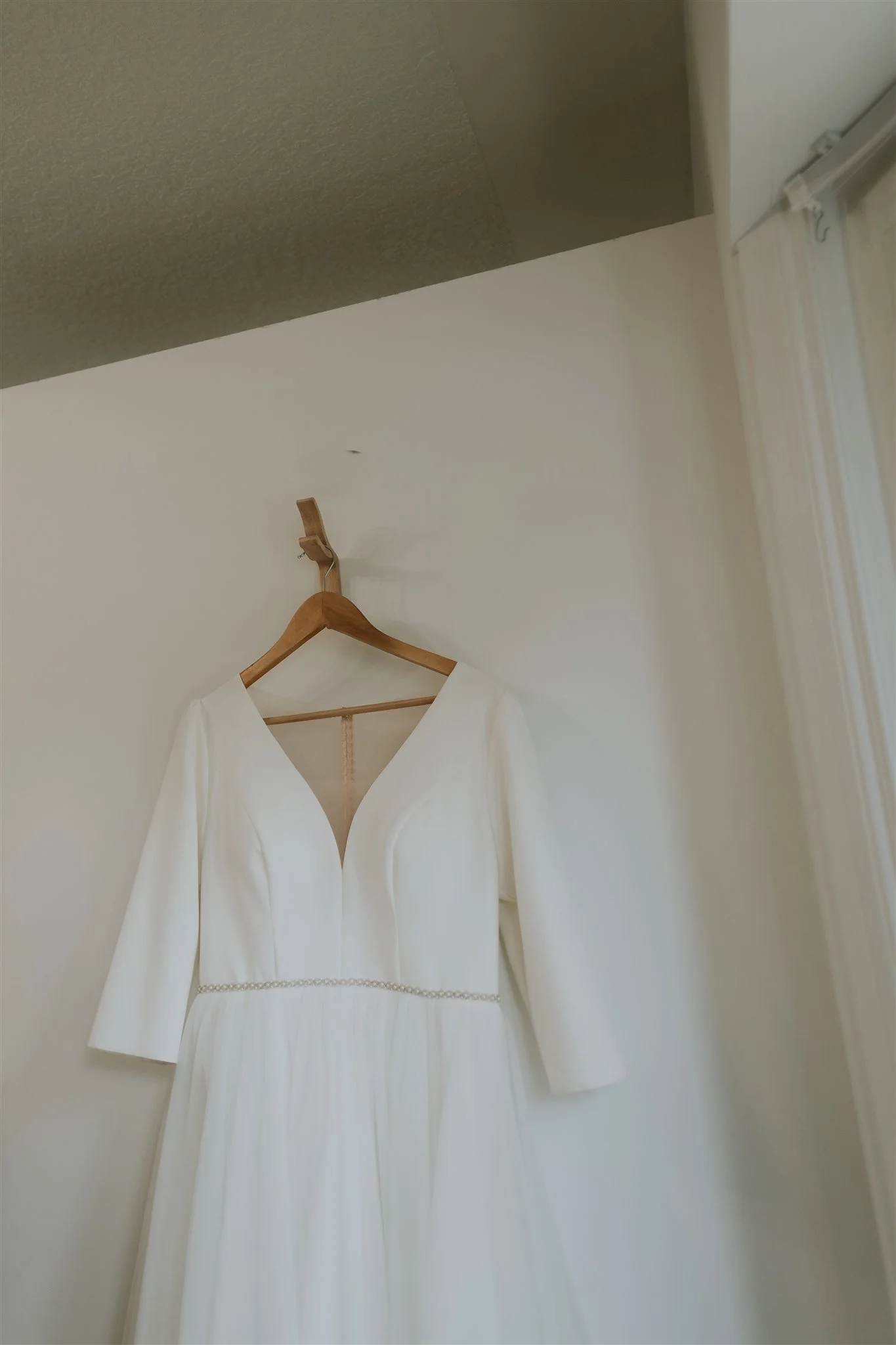 Cosy Fall Wedding at The Alloy Restaurant in Calgary - Ashley & Brian ...
