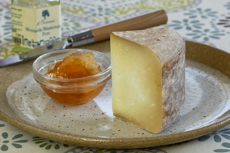 Planet Cheese — New Spanish Raw-Milk Sheep Cheese — Janet Fletcher