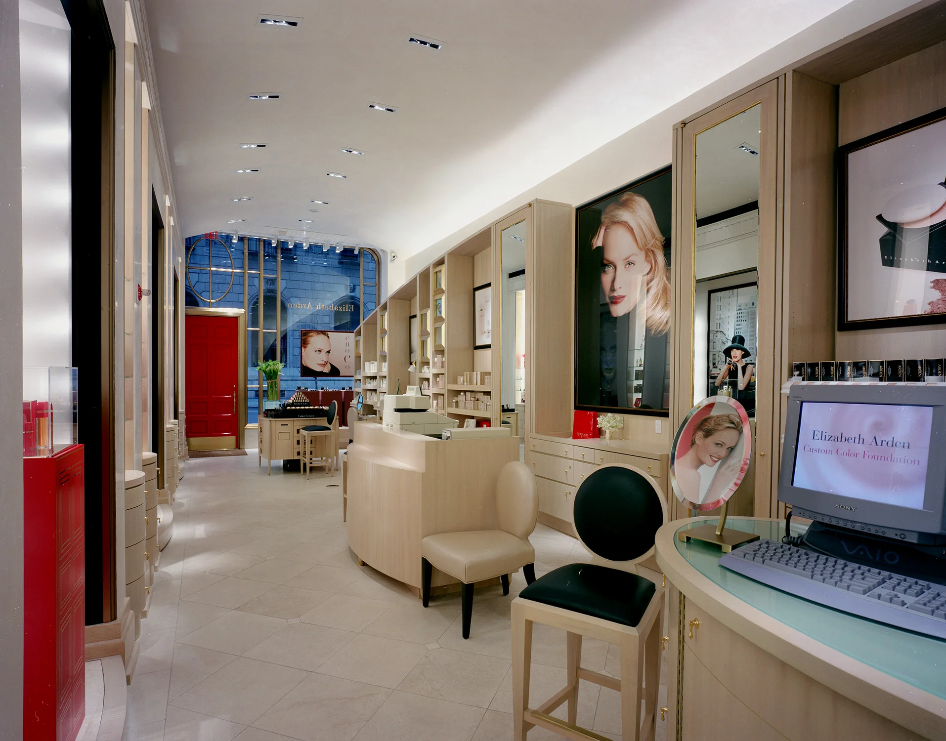 Retail Gallery — Laszlo