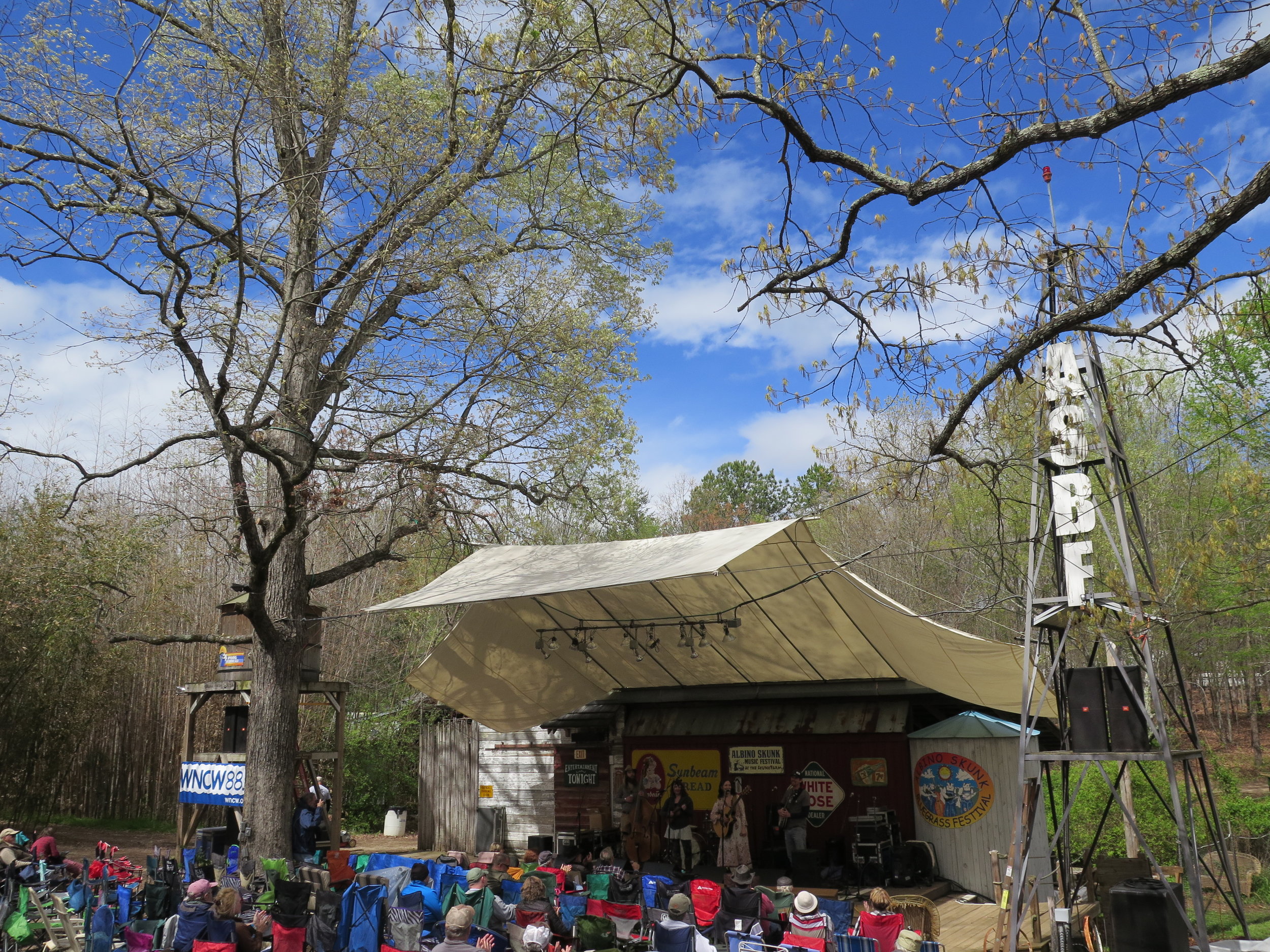 BJ Barham and American Aquarium: It All Ends With Revealing Our History ...