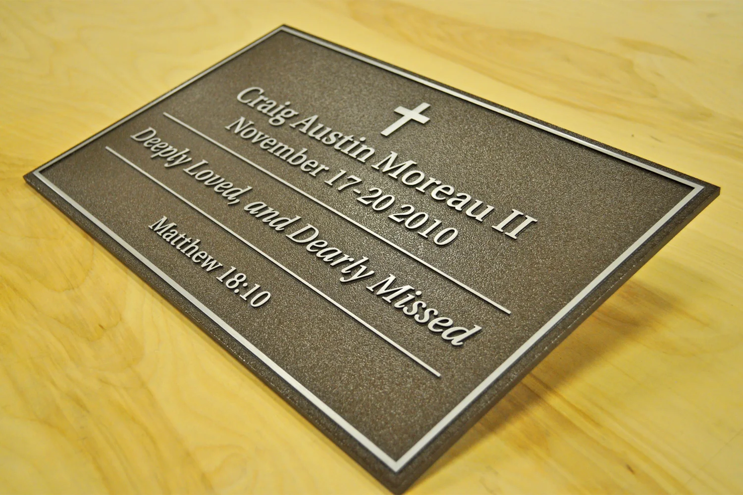 Memorial Plaques for Meaningful Remembrance & Tribute | Houston TX