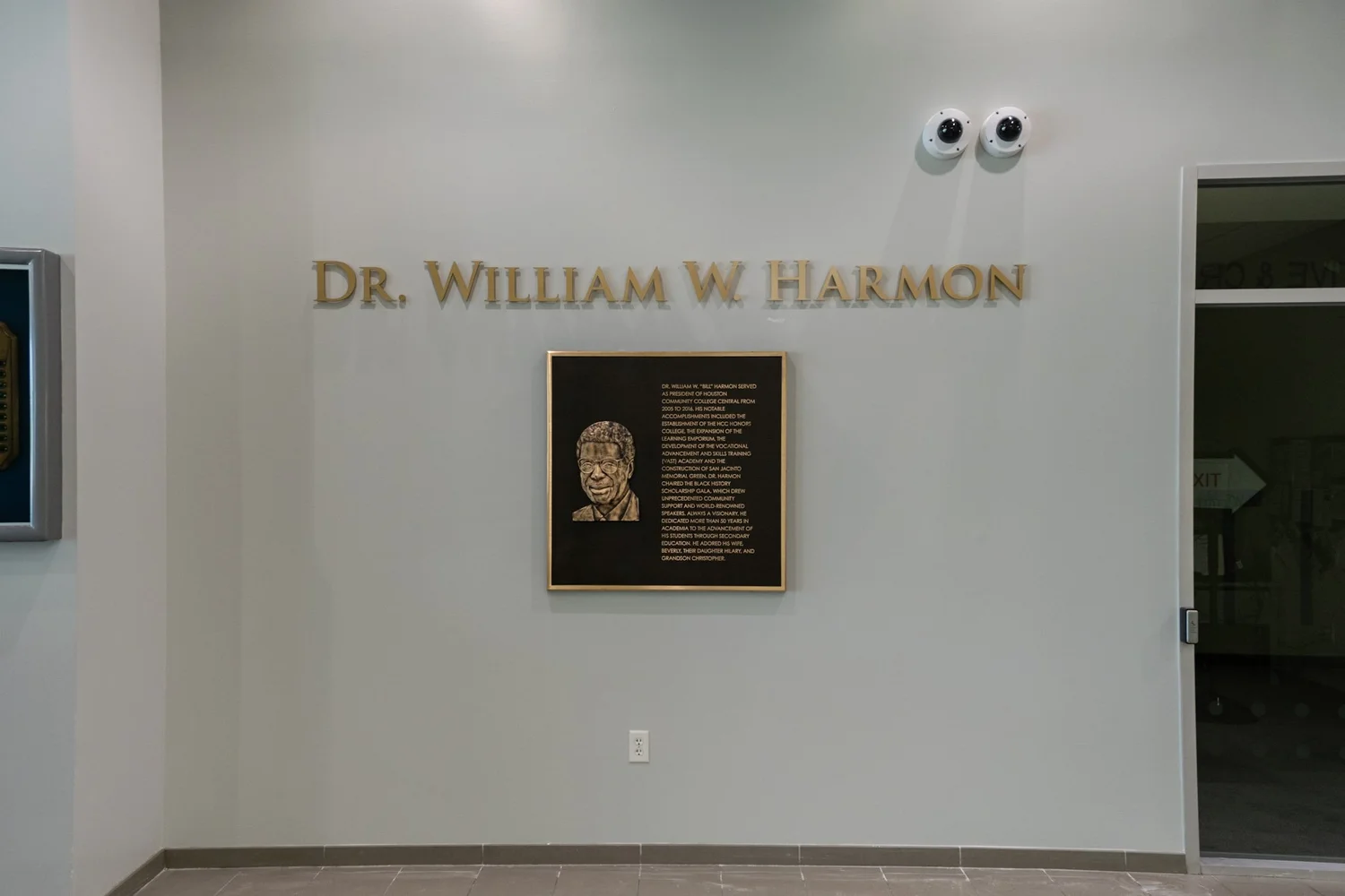 Dedication Plaques for Buildings & Landmarks