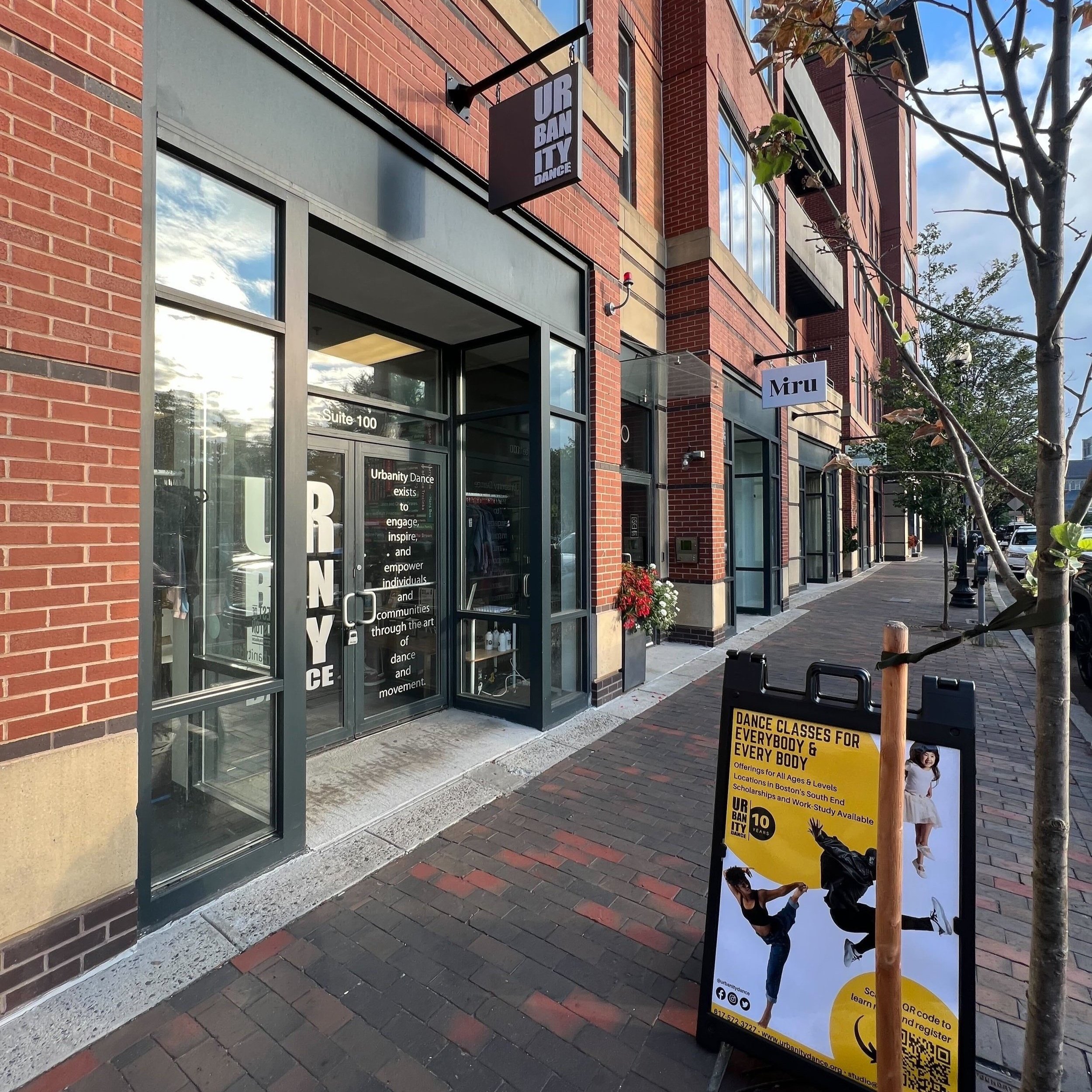 Urbanity là gì? Khám Phá Ý Nghĩa và Cách Sử Dụng Từ "Urbanity" Trong ...