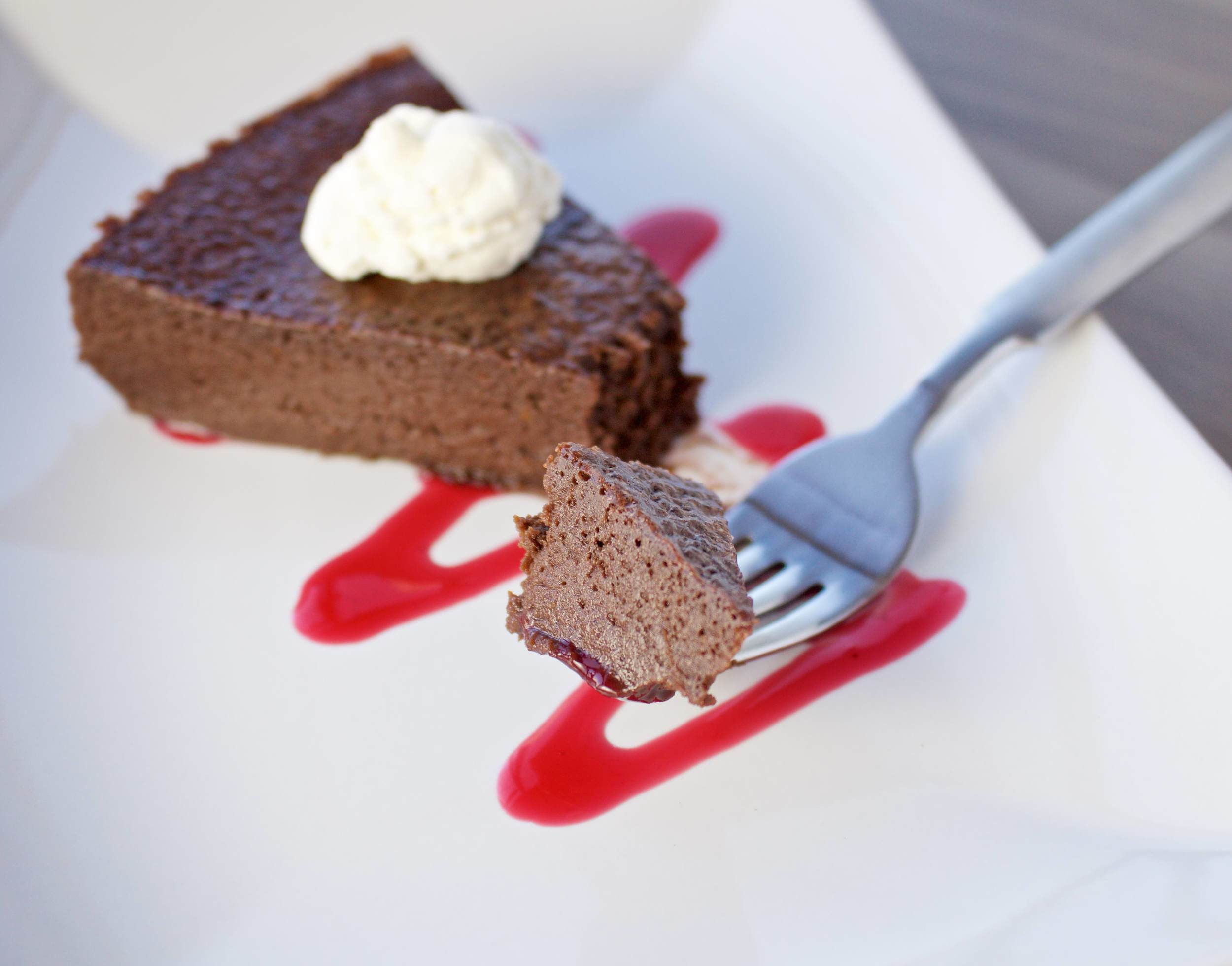 Flourless Chocolate Cake with Raspberry Sauce — Land of Noms