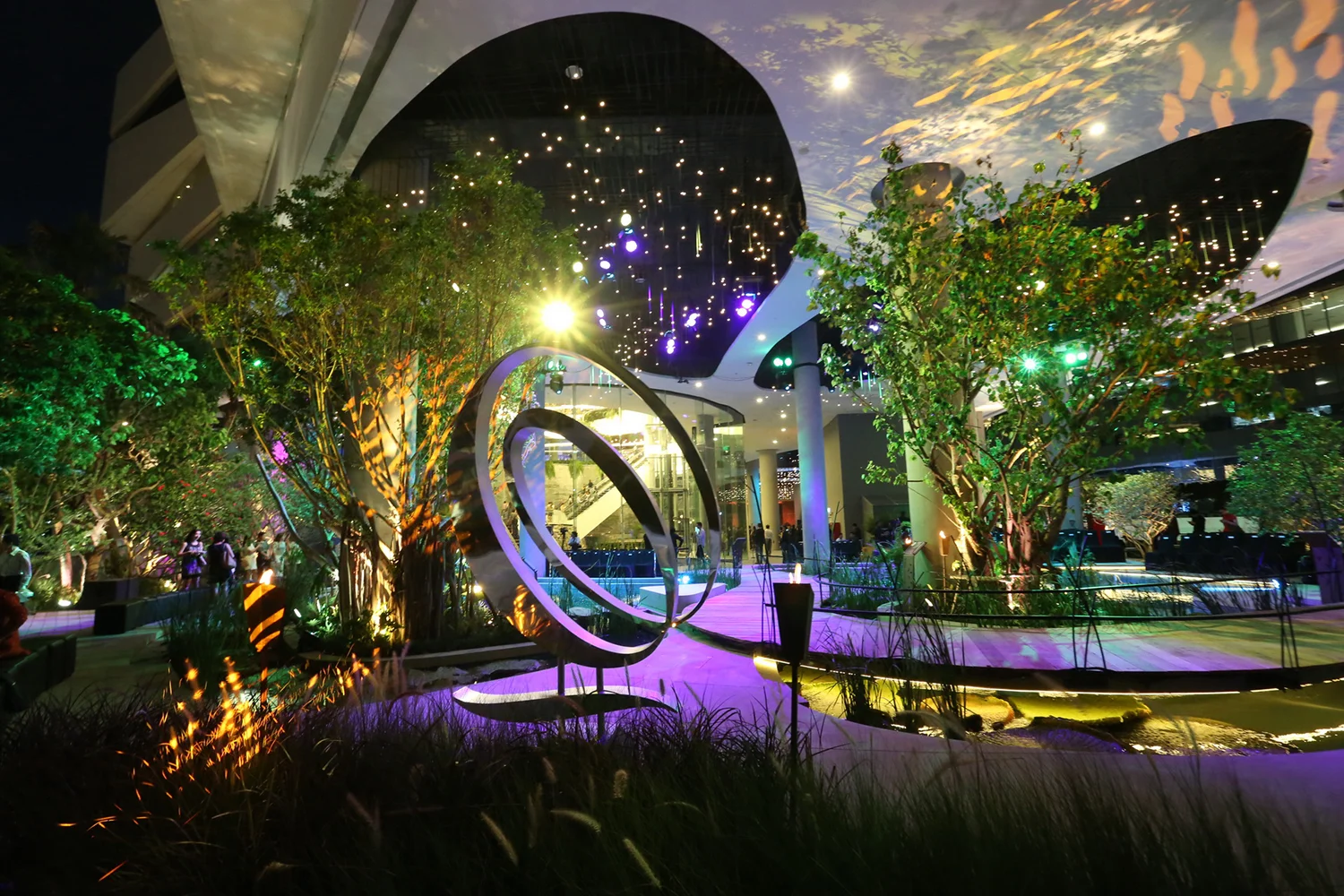 DESIGN BOOM: leeser architecture combines nature + urbanism with luxury ...