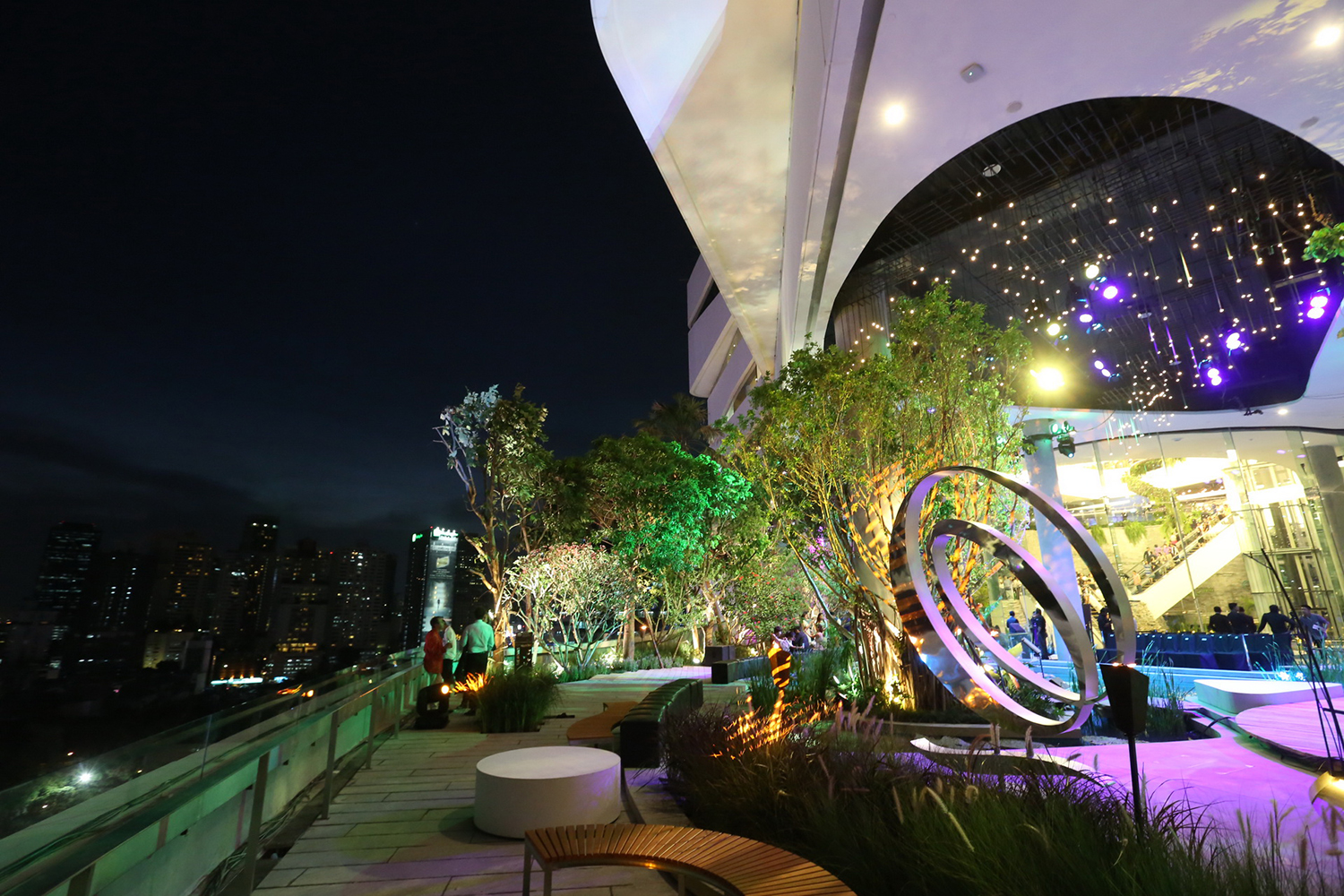 DESIGN BOOM: leeser architecture combines nature + urbanism with luxury ...