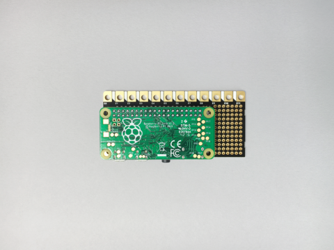 用電子塗料 與 Pi Cap 來玩互動裝置。 — 光雕技術
