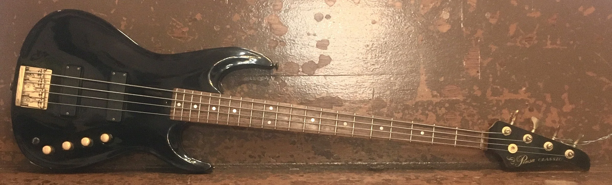 Basses — Guitar Bar