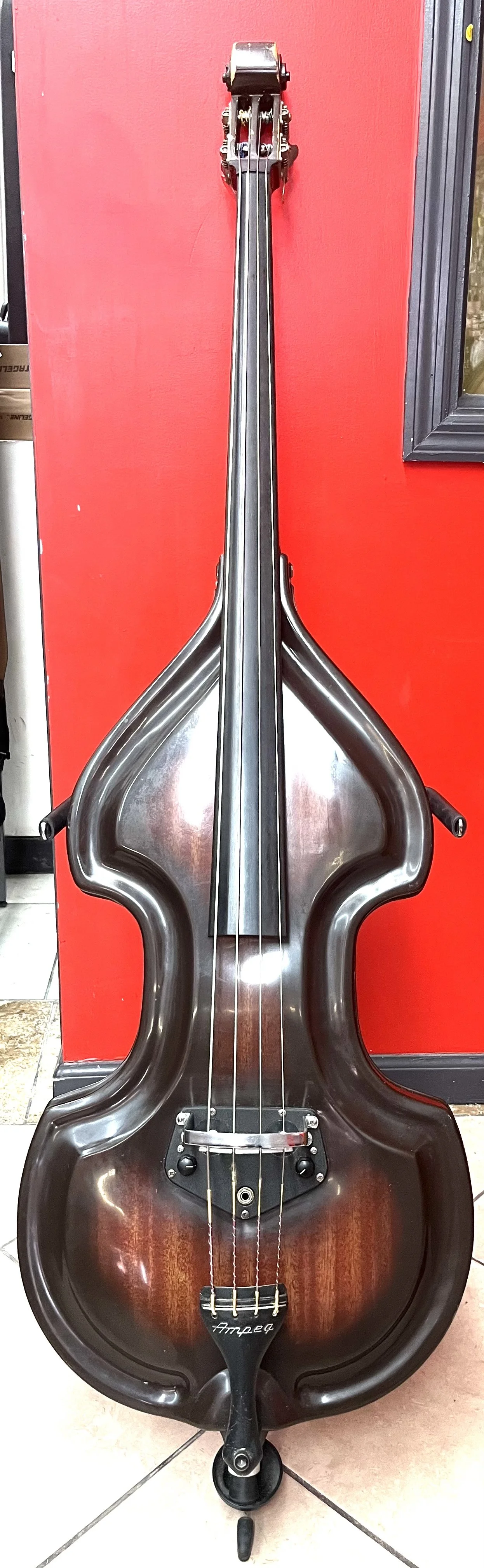 Basses — Guitar Bar