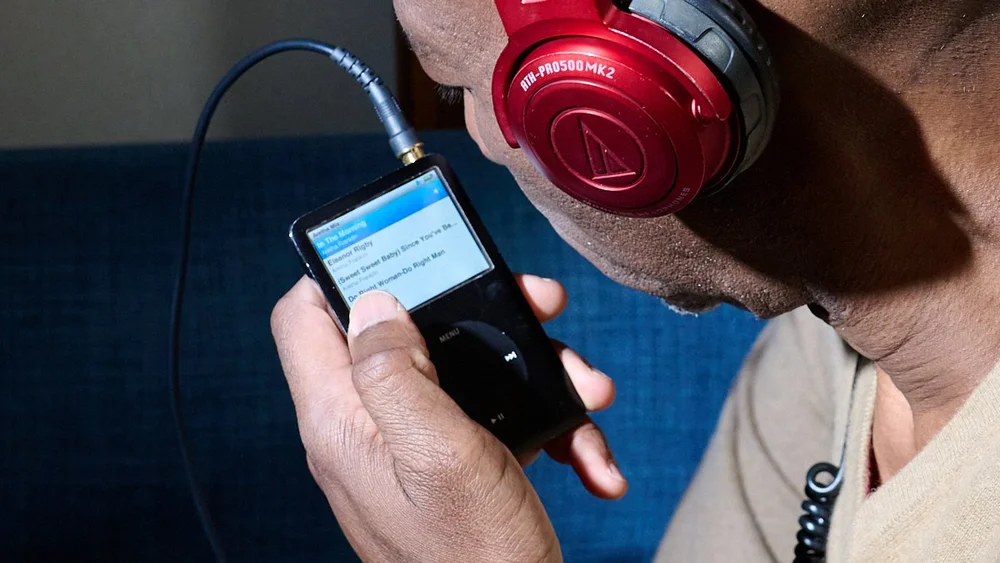 How the Apple iPod Transformed Iconic Celebrity Photo Shoots | Matthew ...