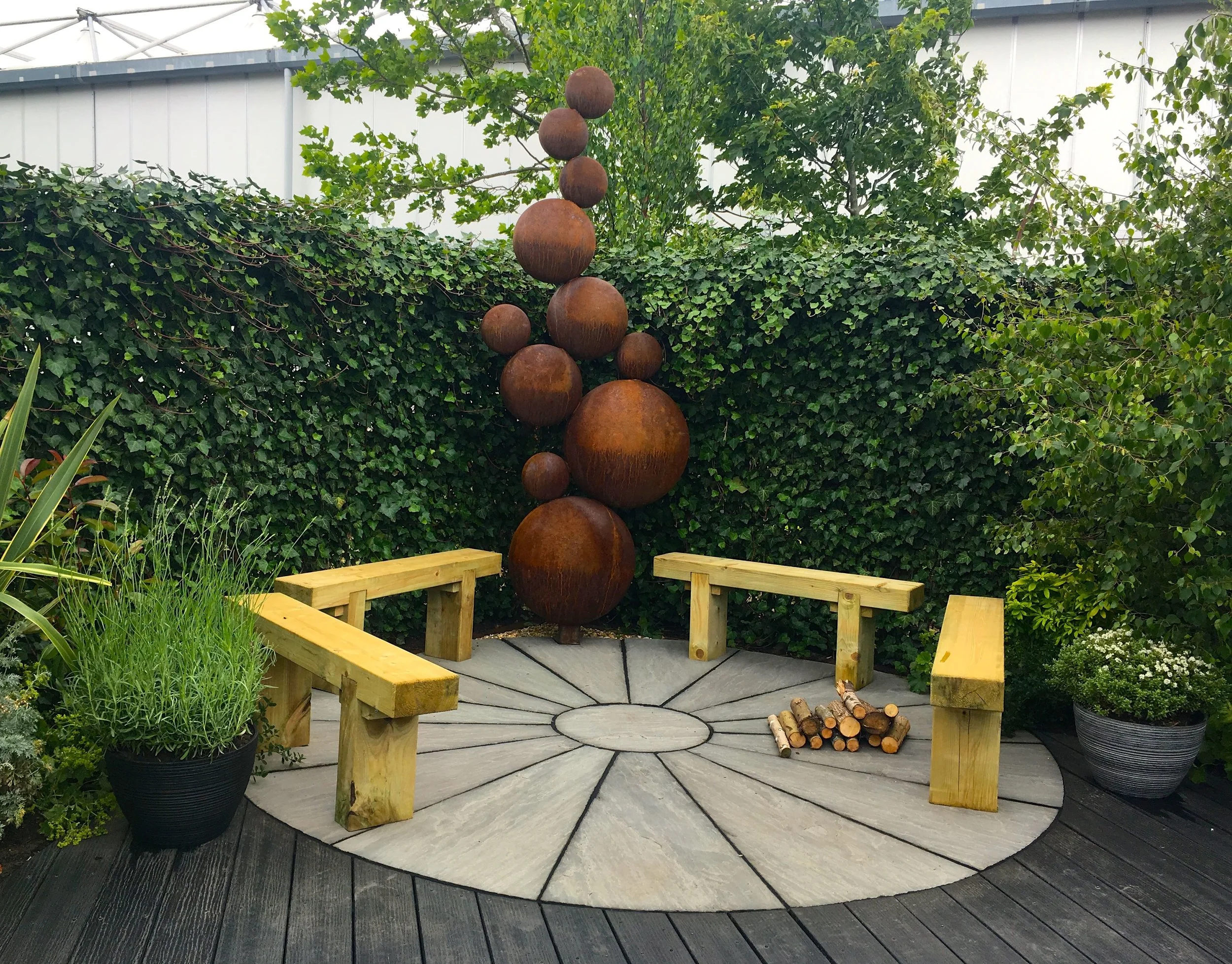 The Round Garden — Bosworth Life