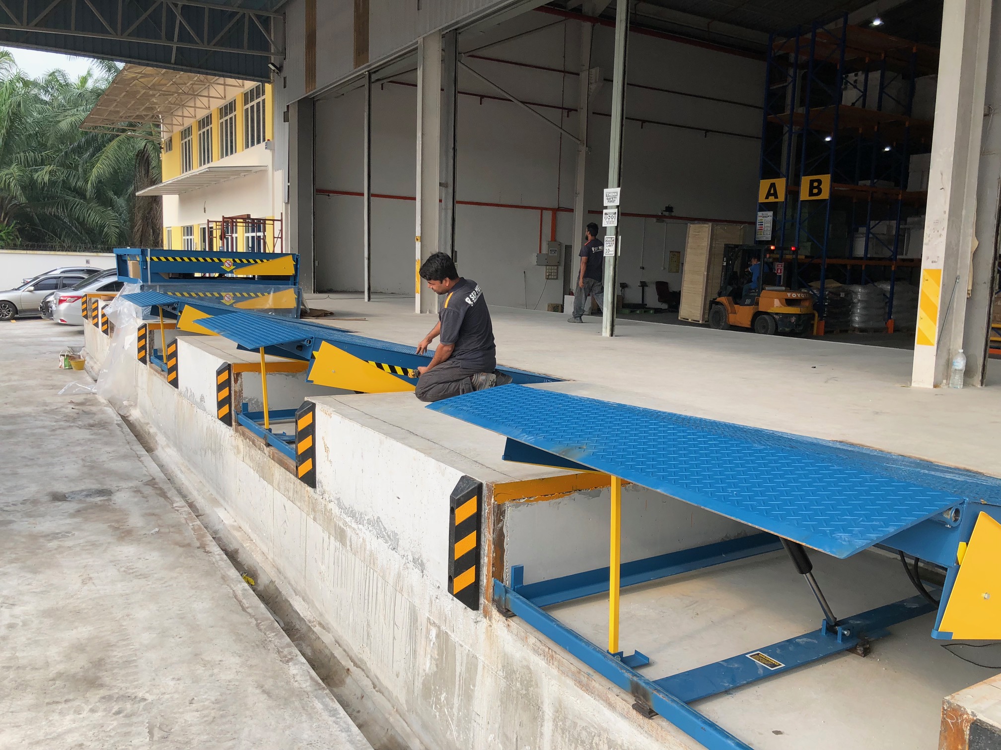 SEP MEGA - MALAYSIA'S DOCK LEVELLER & RAMPSDock leveller malaysia