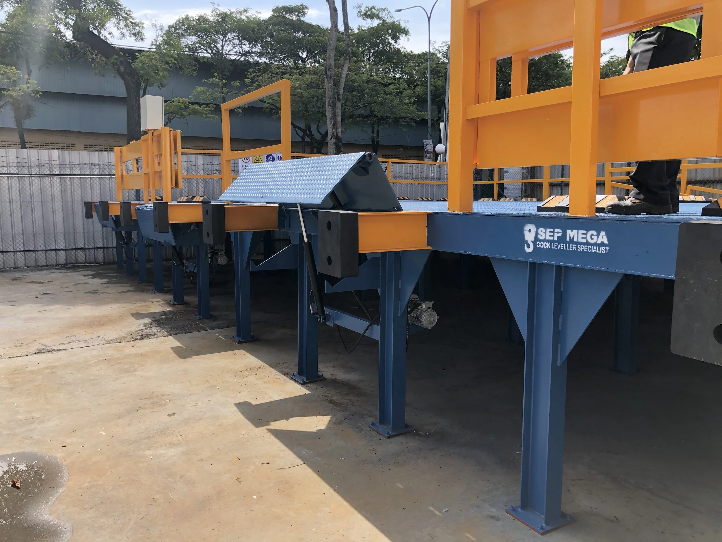 SEP MEGA - MALAYSIA'S DOCK LEVELLER & RAMPSDock leveller malaysia