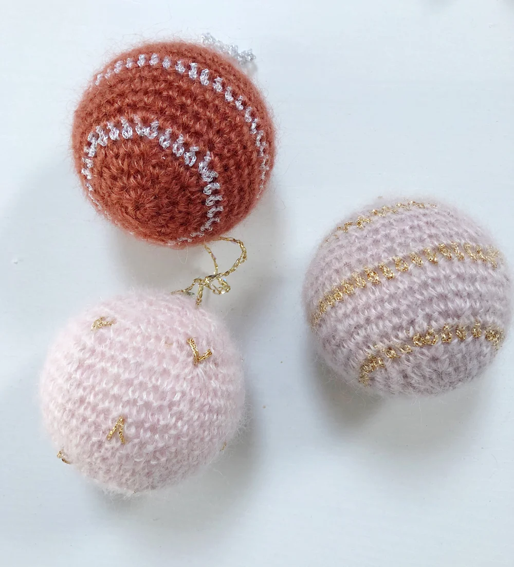 free pattern | fluffy baubles — Potter & Bloom
