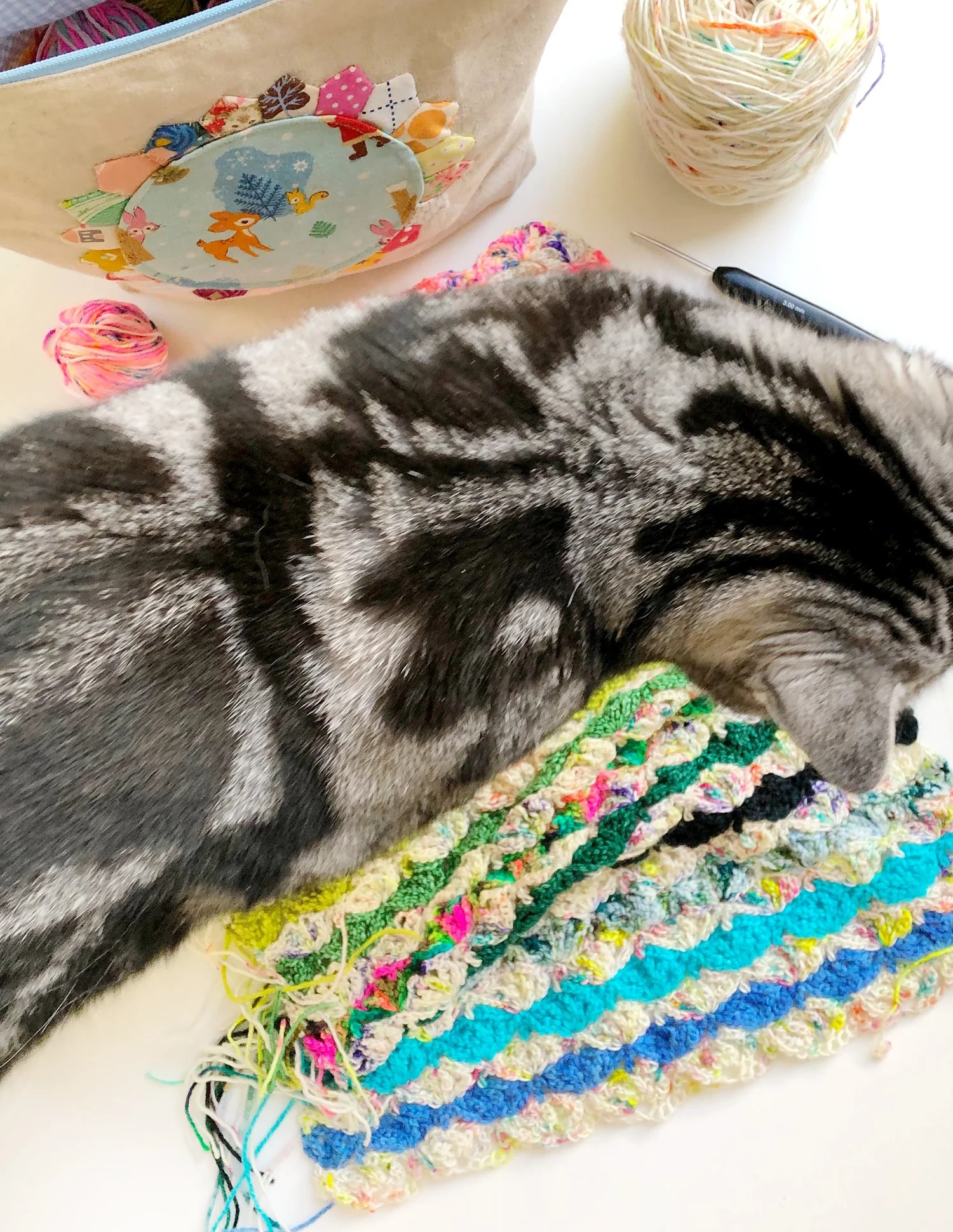free crochet pattern | checkerboard advent cowl — Potter & Bloom