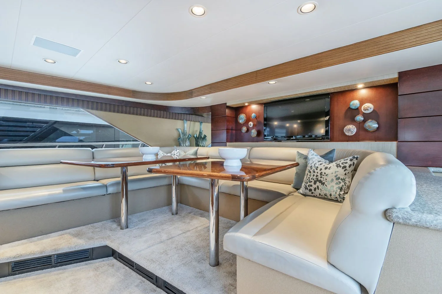 Yacht Staging Gallery | Sell Your Luxury Boat Faster | Captiva Design ...