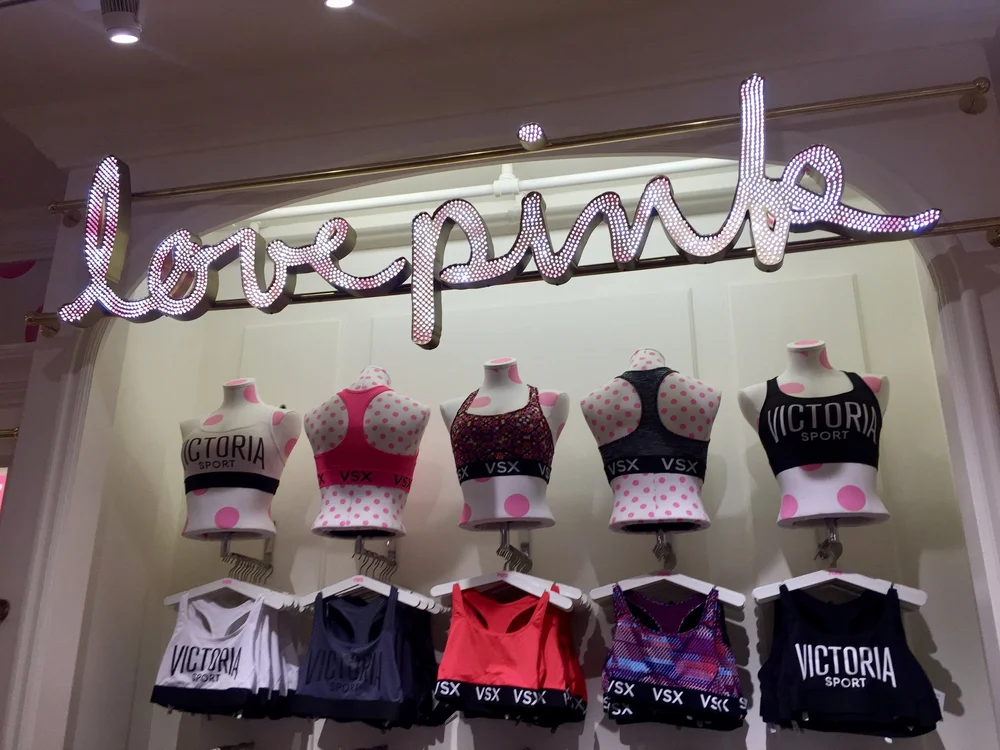 Victoria's Secret: O Conceito 'See Now, Buy Now' e a Nova Loja da ...