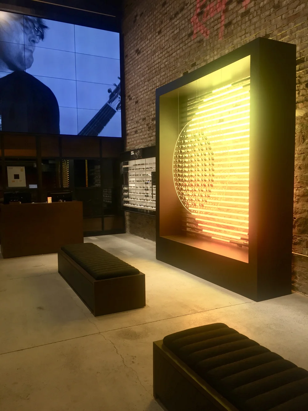 Por Dentro da Primeira Flagship da Ray-Ban — Olho no Varejo